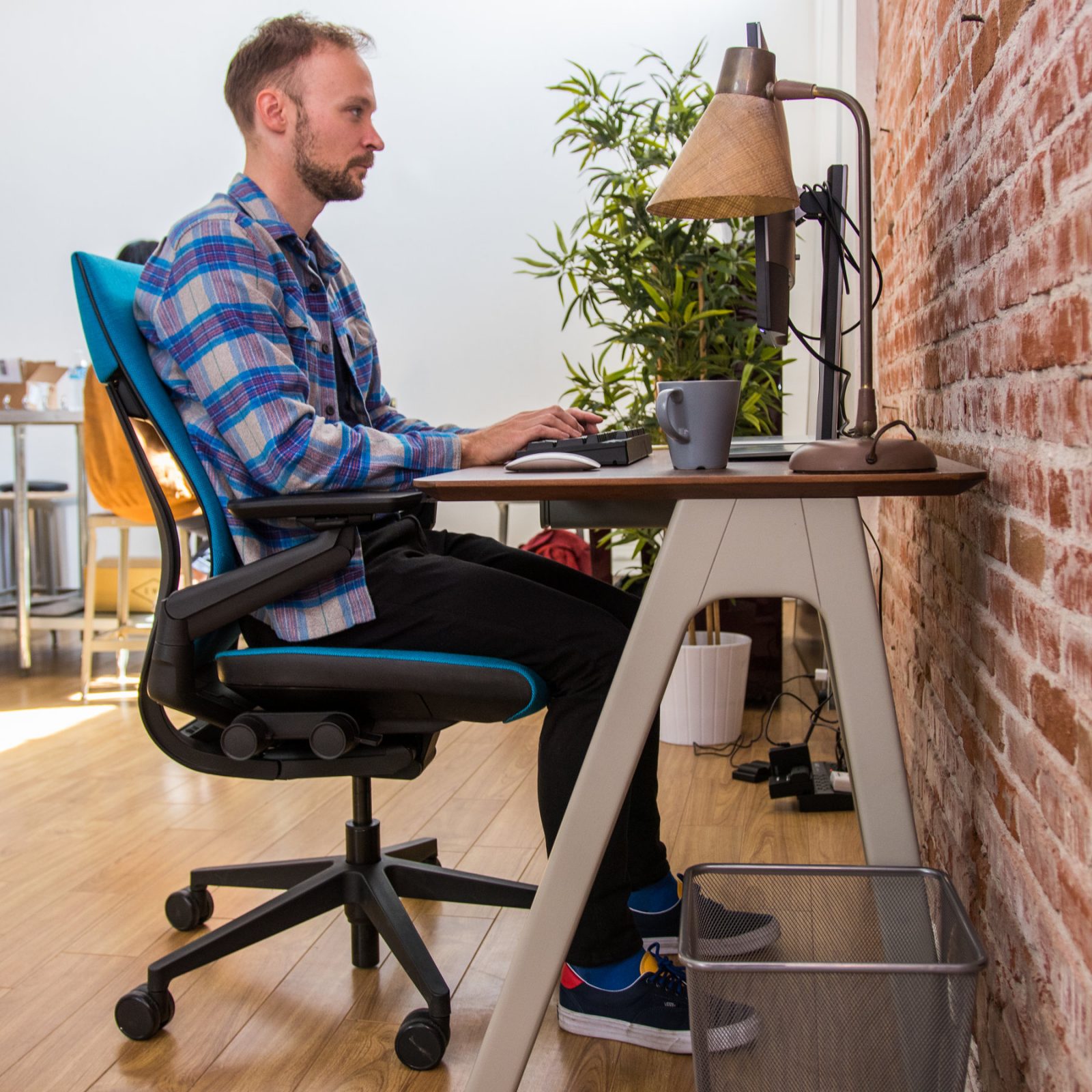 How to Optimize Your Desk Setup for Health and Comfort: An Ergonomics ...